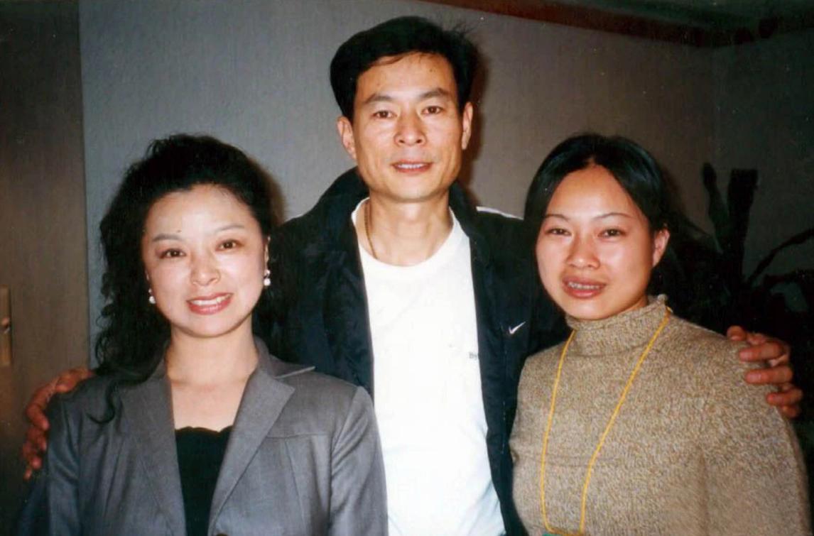 Actor Fang Shu: Two married and two divorced, raising two daughters alone, now her daughters ...