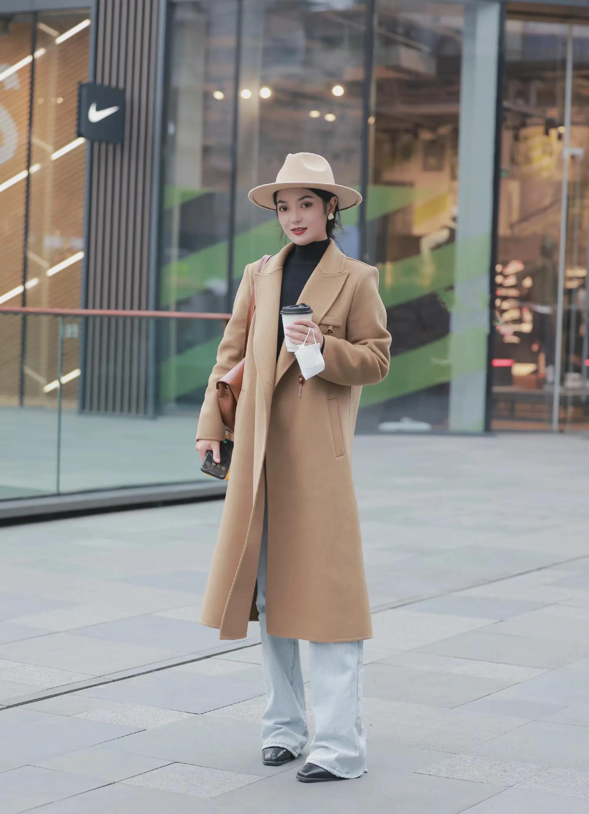 What should I wear under a coat?Remember "2 rules and 3 skills", it is ...