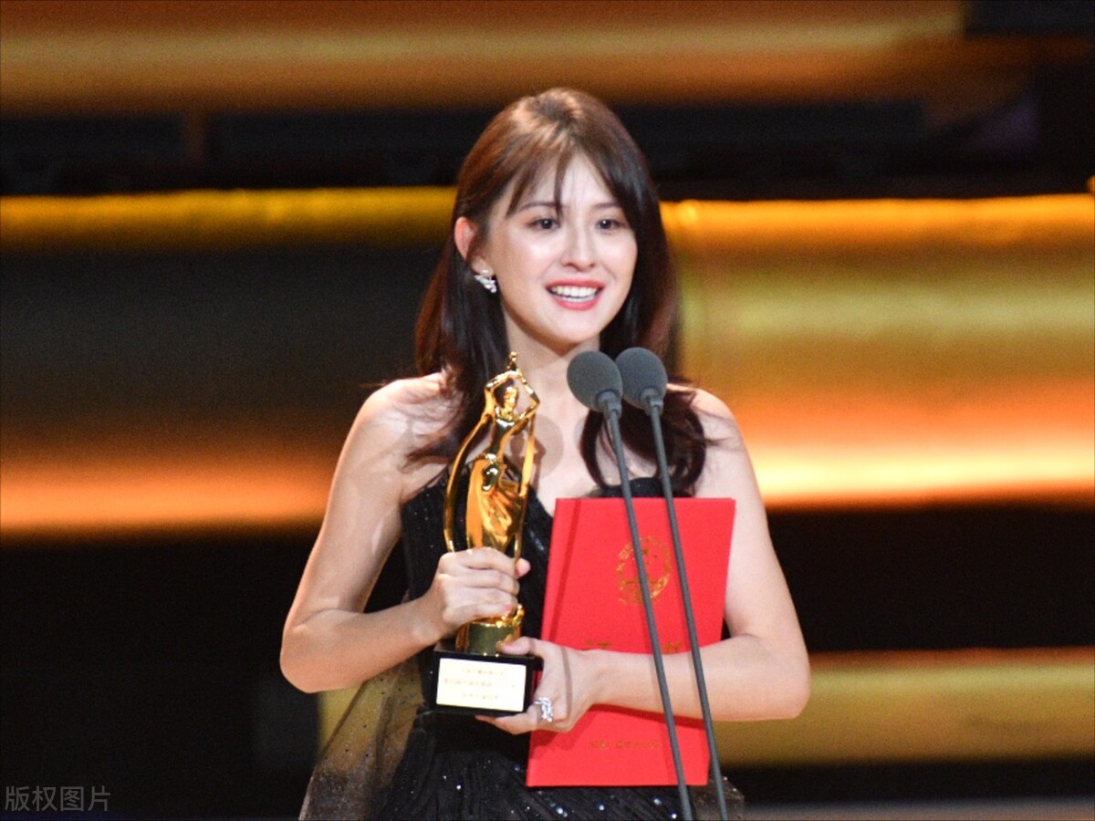 Feitian Awards Red Carpet Raw Picture!Guan Xiaotong is tall and majestic, and Sun Li is black ...