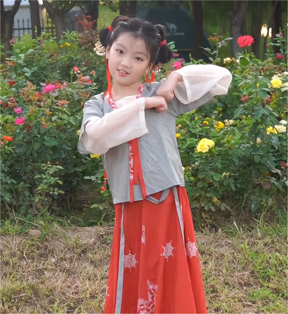 Arale has no disability, her eyes are big like a lark, and she can ...