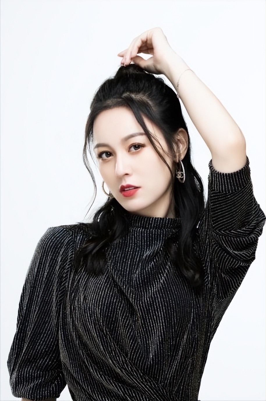 Why is it her, Tang Yi, 38 years old, has 20 million fans, and the wonderful stories make you ...