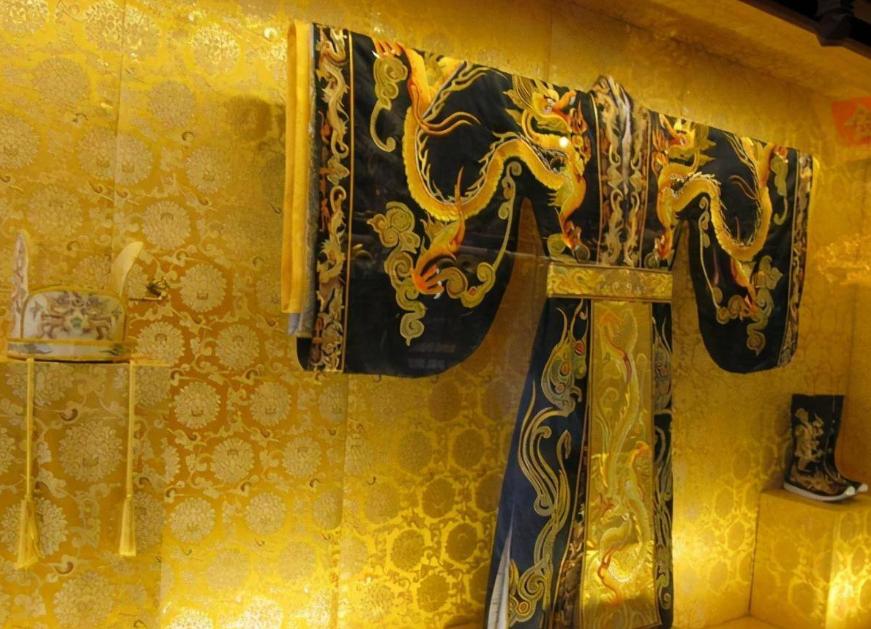 Is Zhao Kuangyin the first emperor with a yellow robe? Later Zhou Taizu ...