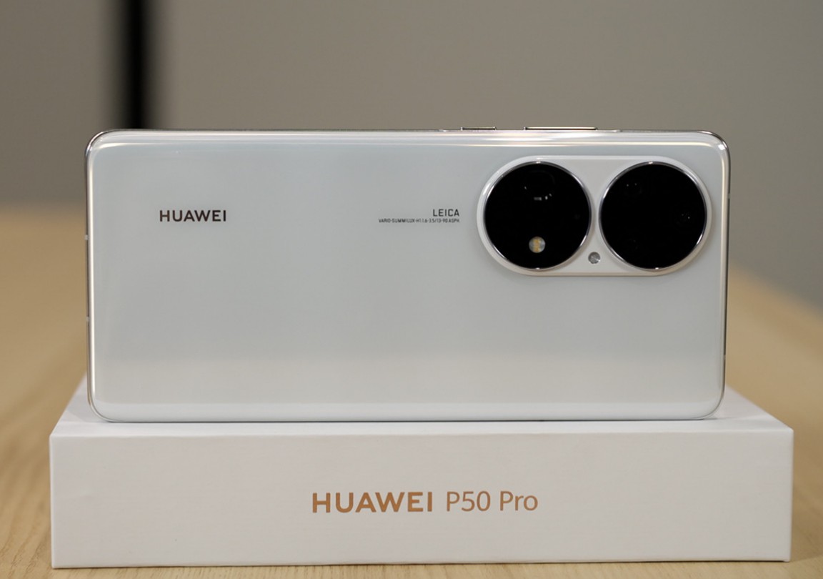 Camera phone ceiling, 4 mobile phones with outsole sensors, which can ...