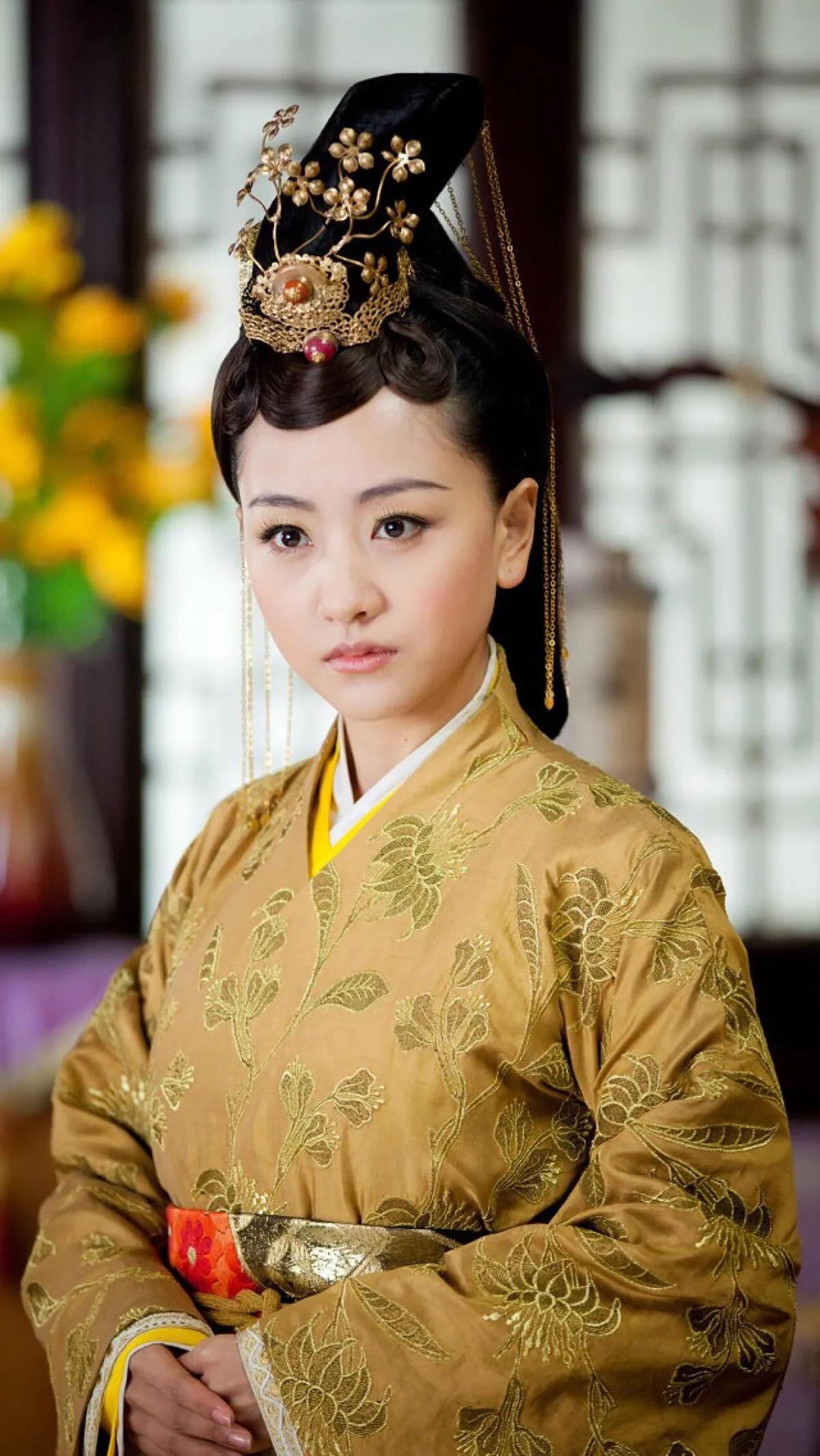 Stayed up late and watched 5 episodes of "Heart Protection", Yang Rong ...