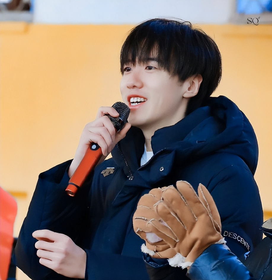 "Her Little Dimple" is on! Long Aotian played the role of the male lead, seeing the beauty of ...