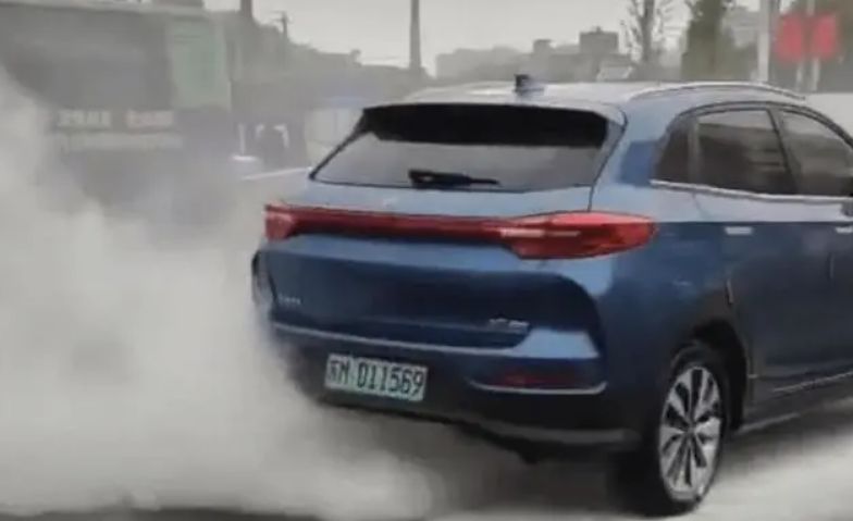 Tracking the fire in the basement of BYD electric vehicles (3) Three ...