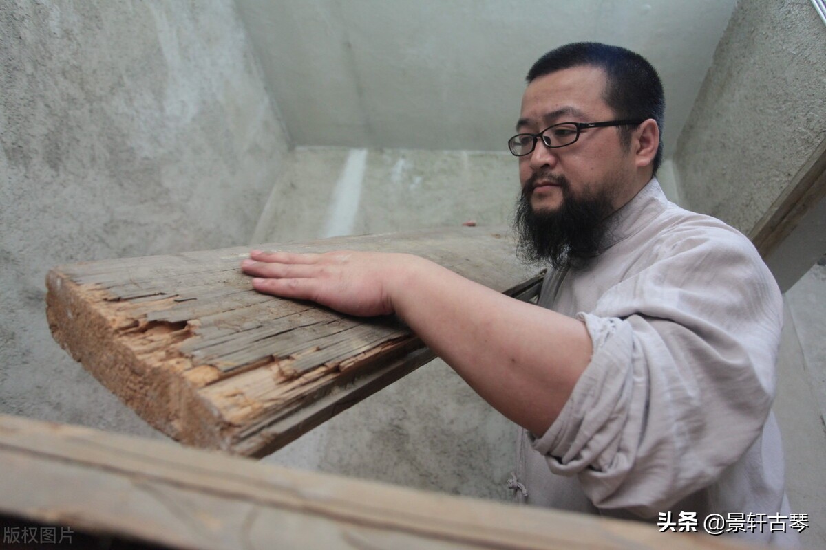 The ancient handed down method of playing the qin, it turns out to be ...