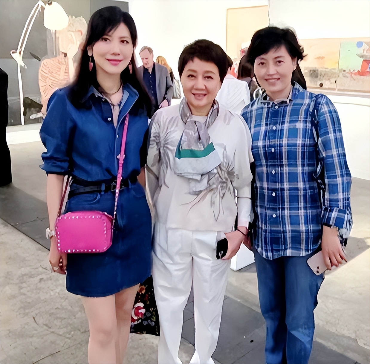 Eye-catching! Zhang Zetian and Liang Anqi's art show, leading the trend ...