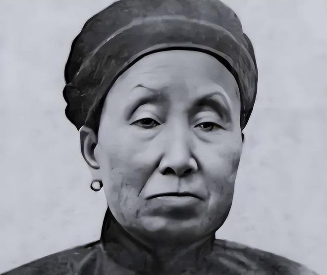 In 38 years, the highlight moment of the old lady with two guns, she ...