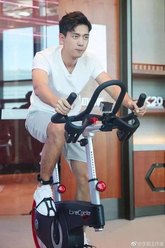 Come on, come on, Li Xian's sports body photo, don't drool - iNEWS