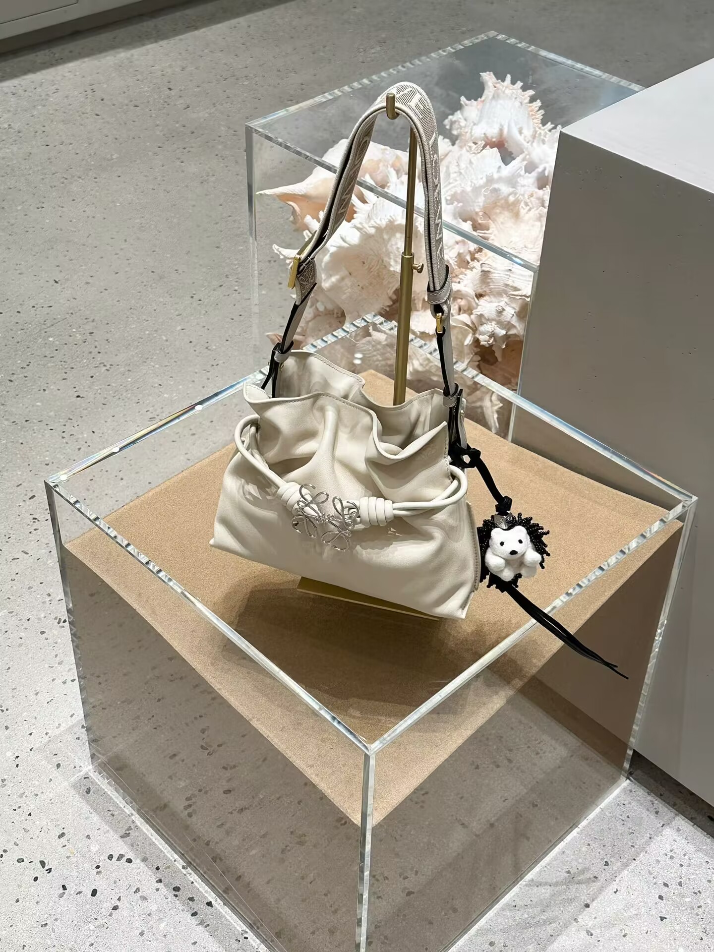 The new color of Luoyi Weifu bag is too milky - iMedia