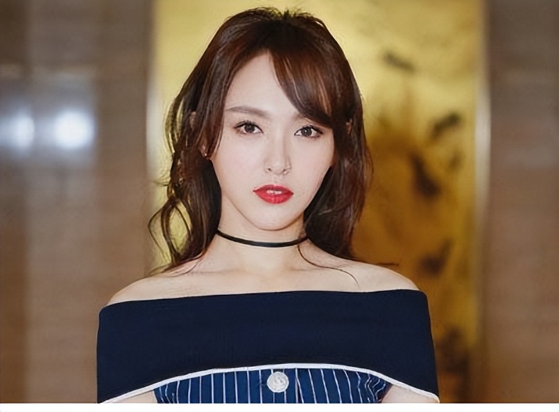 Actress Clothing - Tang Yan (1) - iNEWS