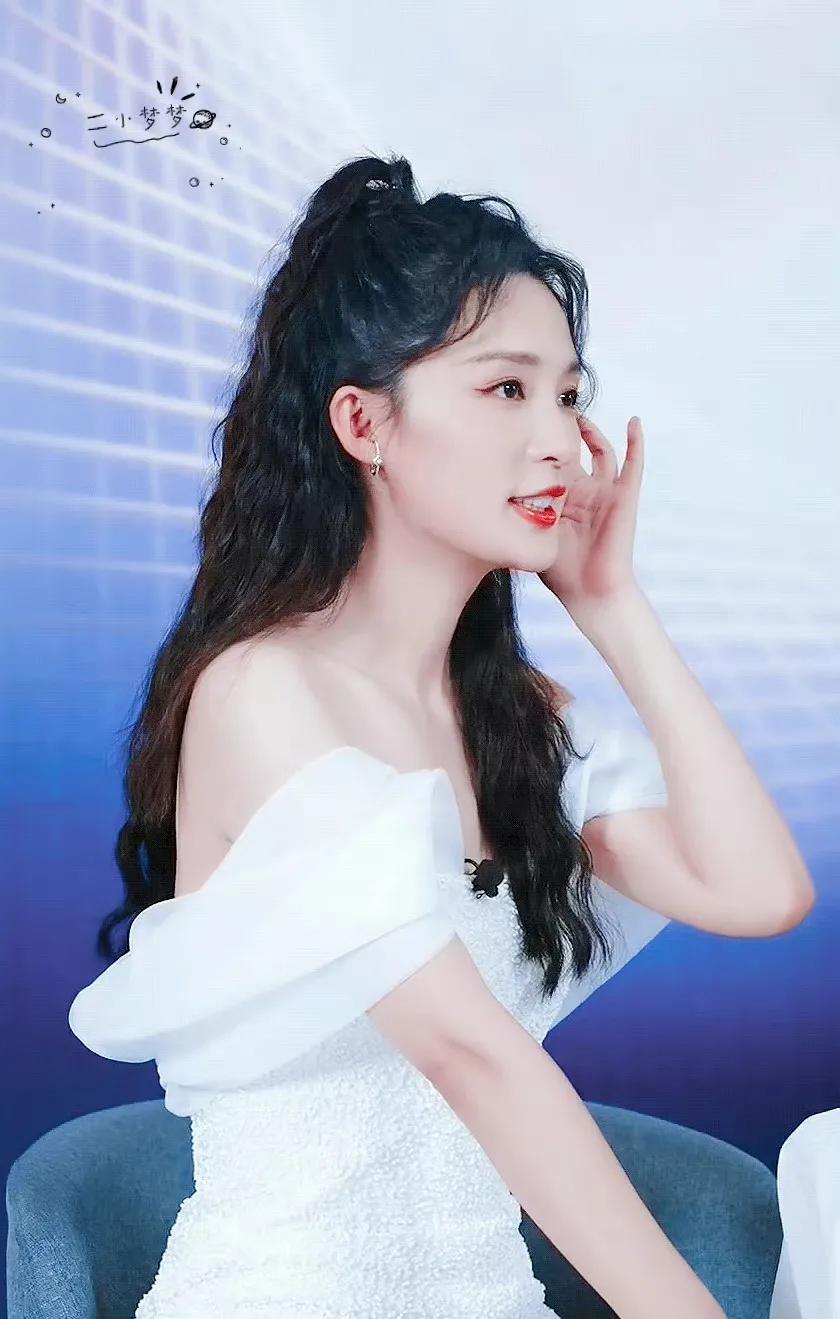 Li Qin beautiful picture - iNEWS