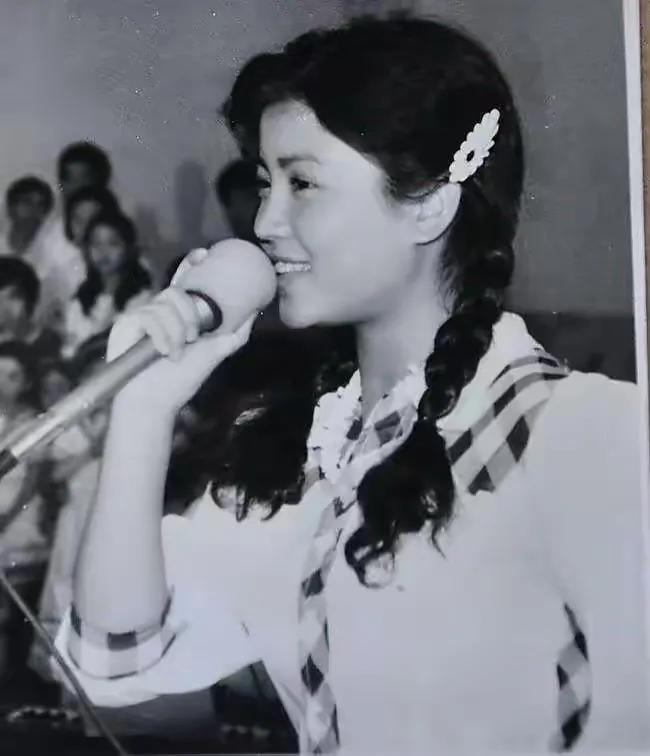 Singer Zhang Ye: Seeing through the world - iNEWS