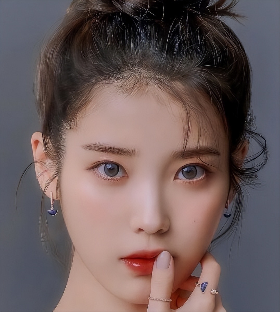 Korea's top female star IU, her nose is not high but she is beautiful ...