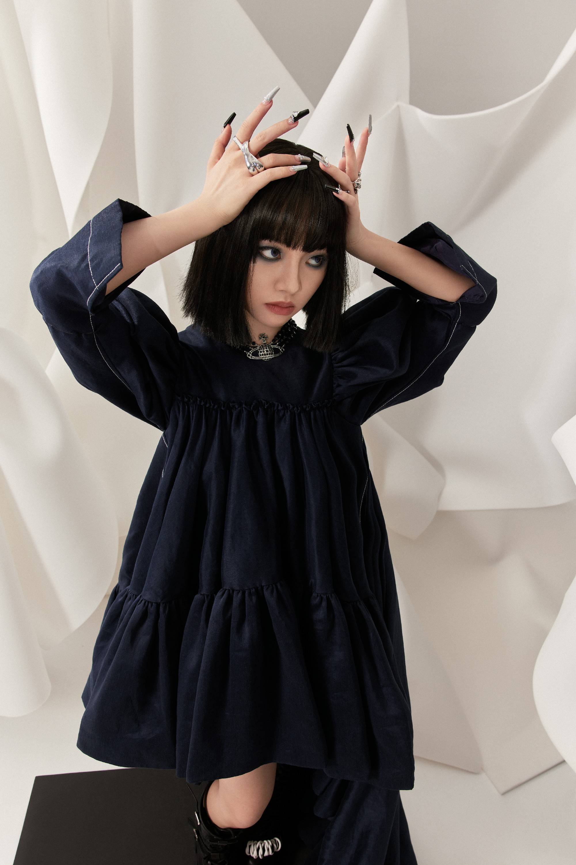 Chen Leyi's first solo album [Black and White Forest] double-sided ...