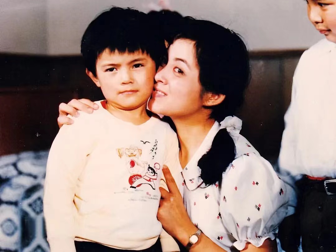 The child star was beautiful when he was young, but he was bleak when ...