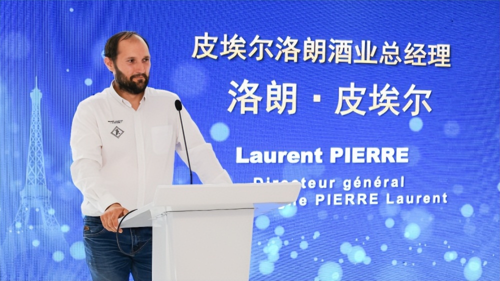 "Dreams connect the world" Yanghe Dream Blue blooms in Paris - iNEWS
