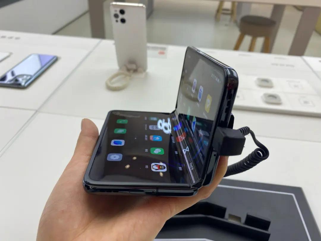 Folding screen mobile phone, it may be difficult to carry OPPO's high ...