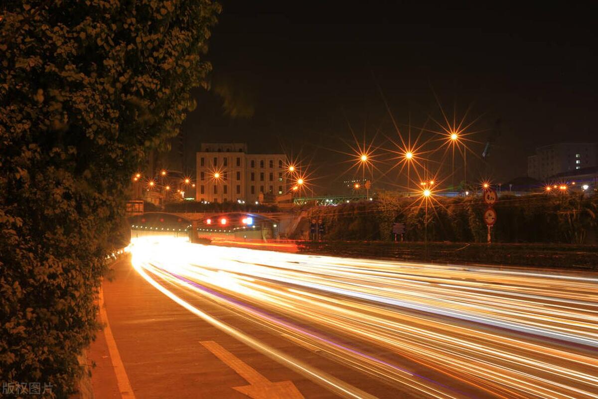 Use long exposure to capture the trajectory and movement of street ...