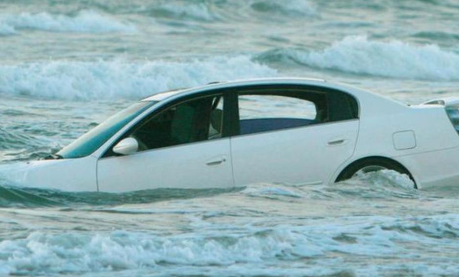How to save yourself after the car falls into the water? Stop believing ...