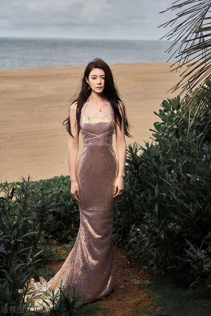 Fu Jing attended the Estee Lauder brand event and released a set of ...