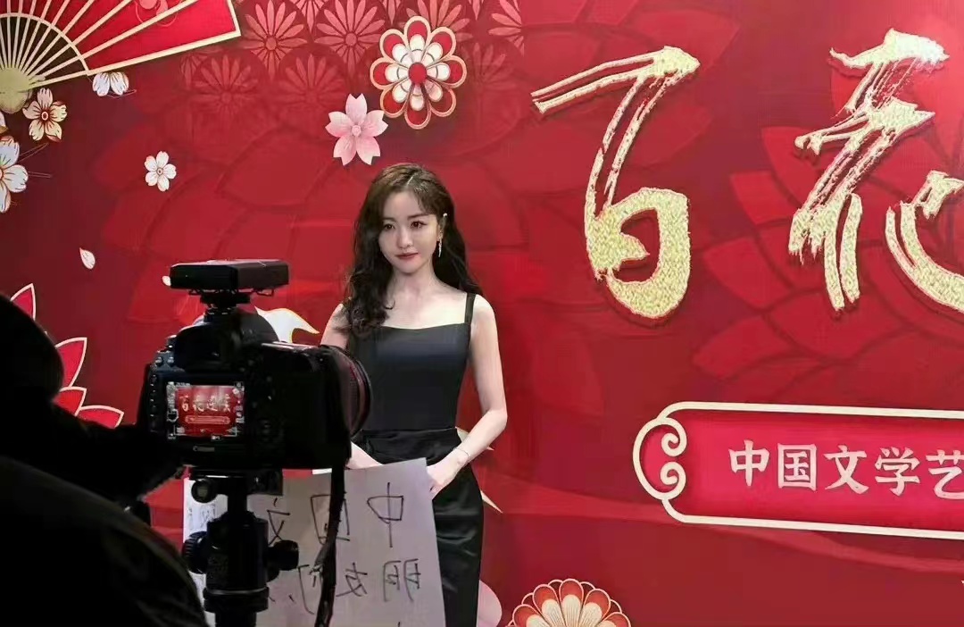 Yang Rong's appearance at the Baihua Spring Festival Gala was exposed ...