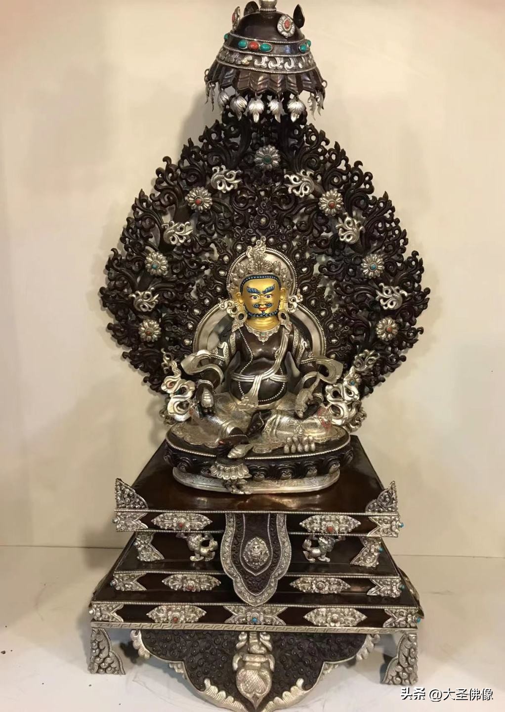 What is Buddhism's attitude towards seeking wealth? - iNEWS