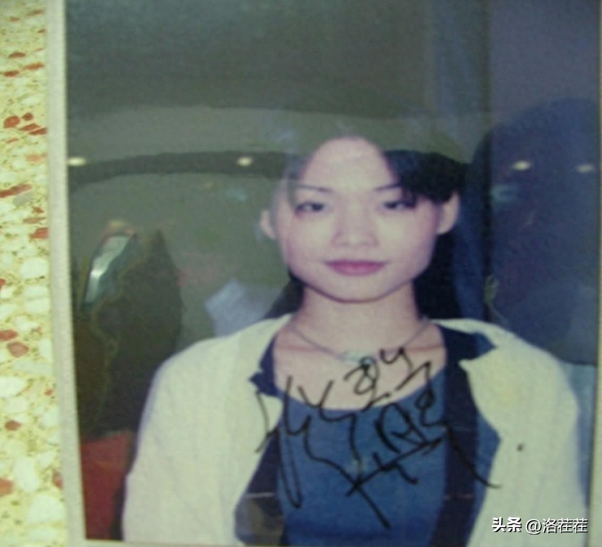 With a song as famous as Faye Wong, he was tortured into mental illness by two scumbags. He is ...