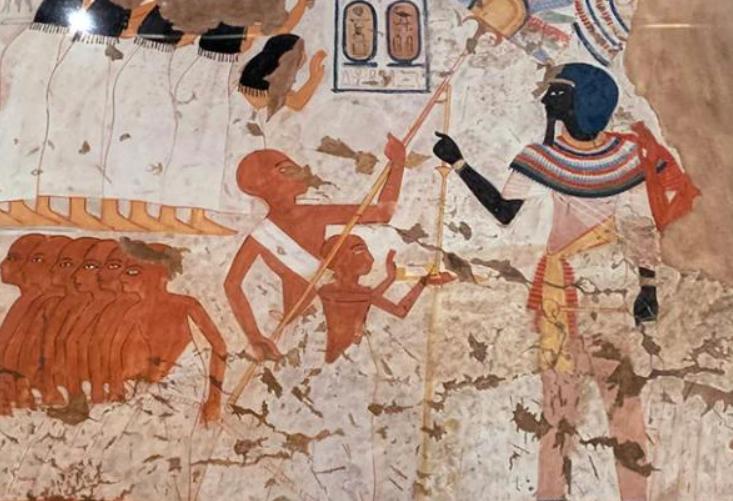 Break with tradition! The world's first queen in history, the most ...