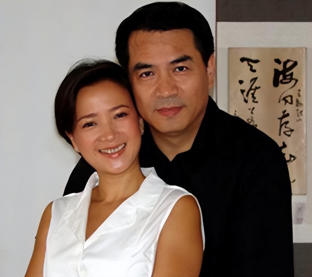 He Qing's third-married husband is familiar with him! Looks so elegant ...