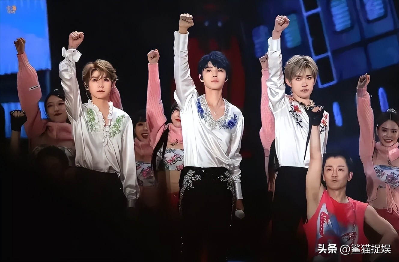 A group of demons danced wildly, how many people were hit in the face ...