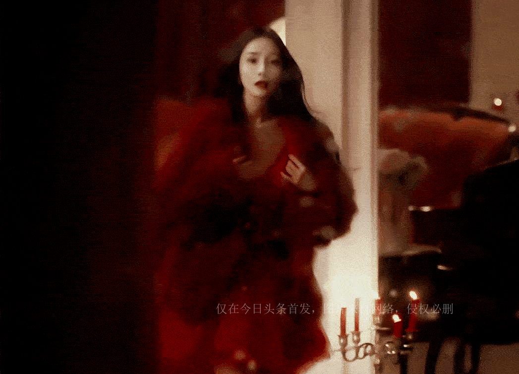 How thin is the actress' waist? Gina was said to have her ribs slapped ...