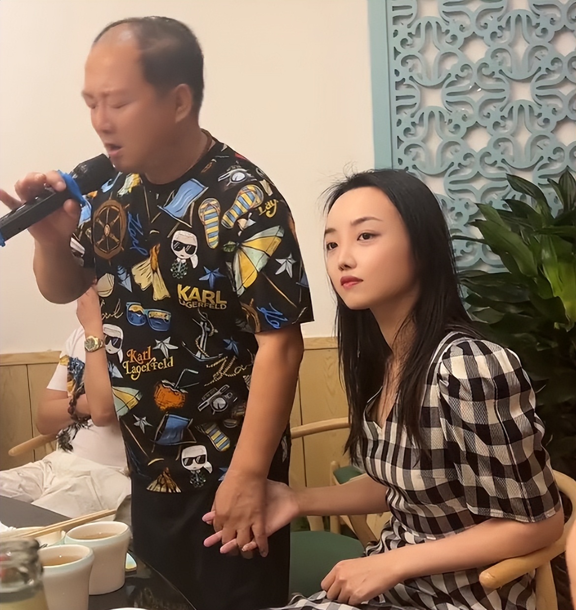 Actor Tang Jianjun participated in the dinner and showed off his ...