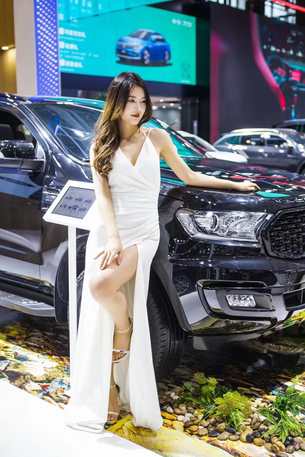 Beautiful car model debuts a variety of new cars for the first time - iNEWS