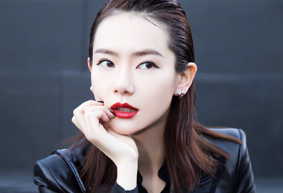 Qi Wei revealed her age at the first night and admitted that she ...