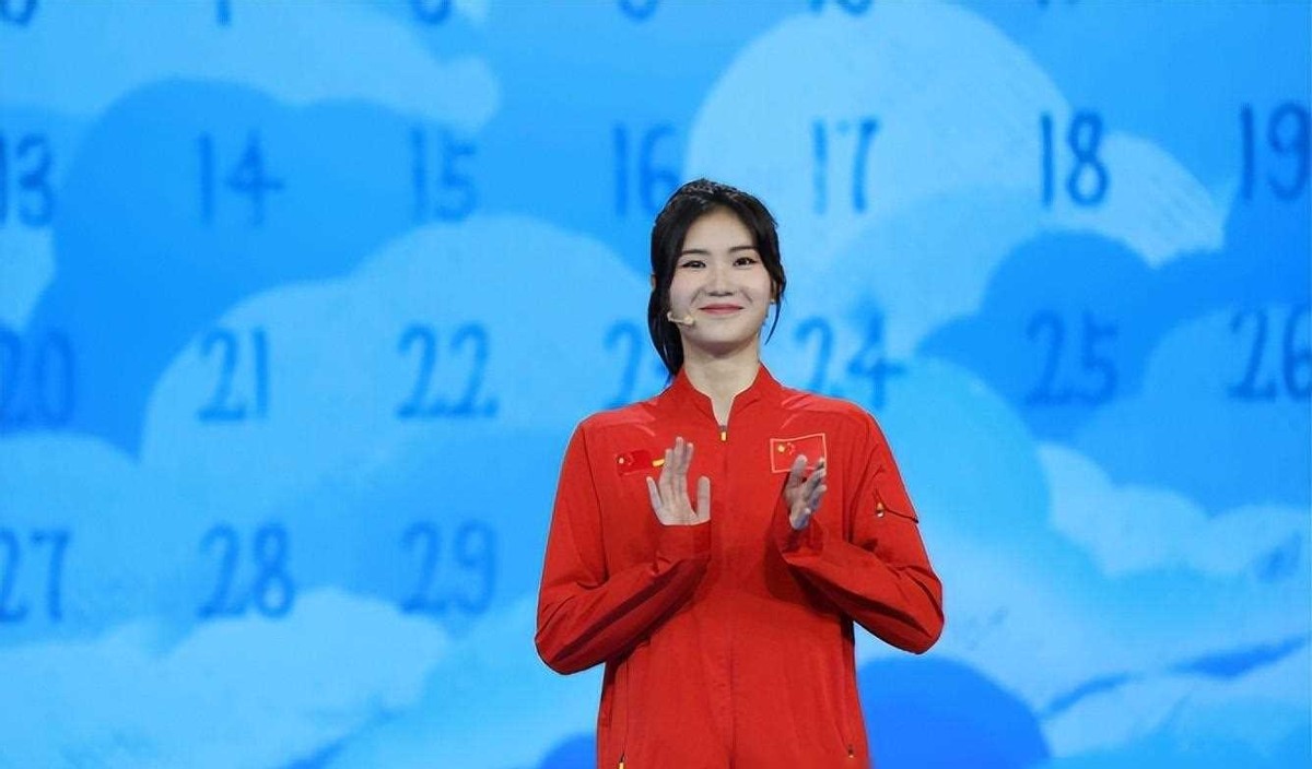 Xia Si Ning appeared on CCTV1! Sa Beining exclaimed: So pretty! 21-year ...