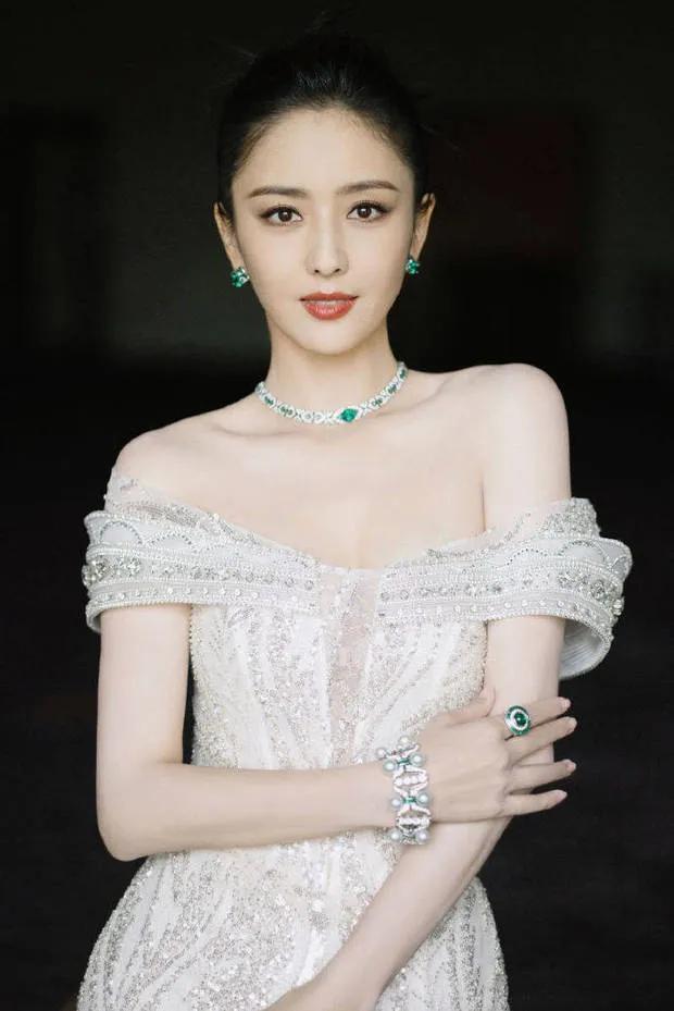 Years of undefeated beauty, Tong Liya is so beautiful, it's outrageous ...