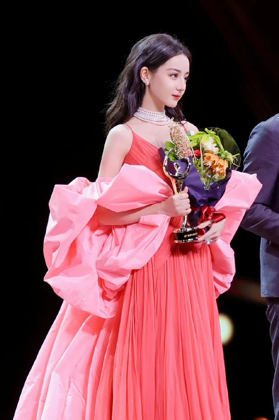 Weibo Night: Beautiful pictures of Di Lieba Dilimulati - iMedia