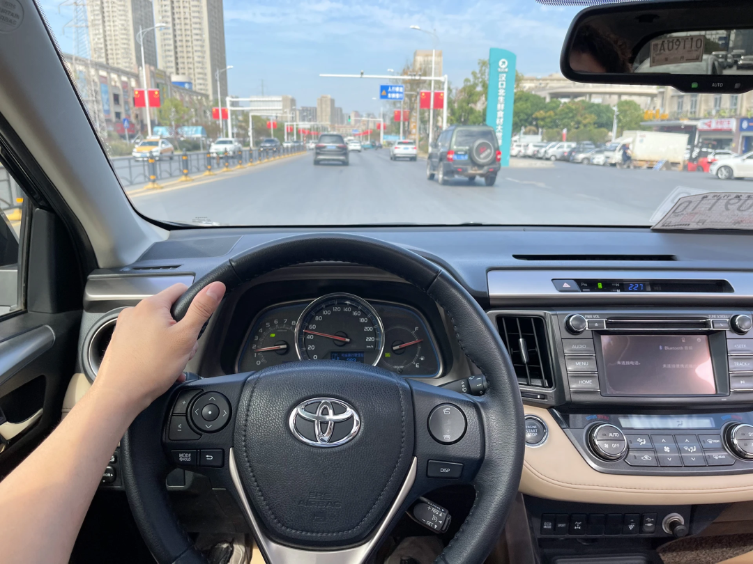 Second-hand Toyota RAV4: 100,000 yuan to buy a Japanese four-wheel ...
