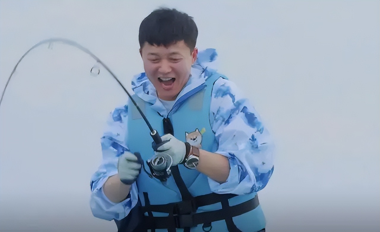 Poker face shaking, dentures flying around, the famous scene made the ...