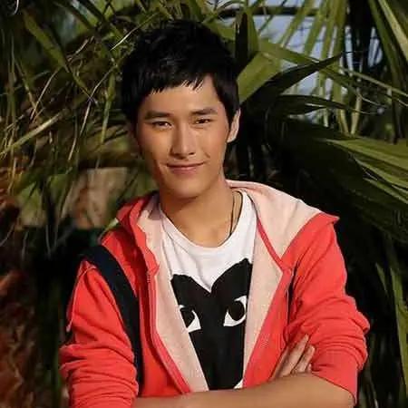 Zhu Zixiao took a photo with Zhang Han handsome, and they reunited ...