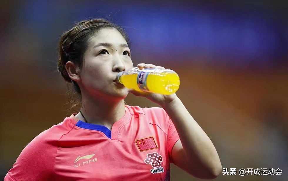 Hammered?Guoping Zhang Jike and Zhang Rui watched movies together, went ...