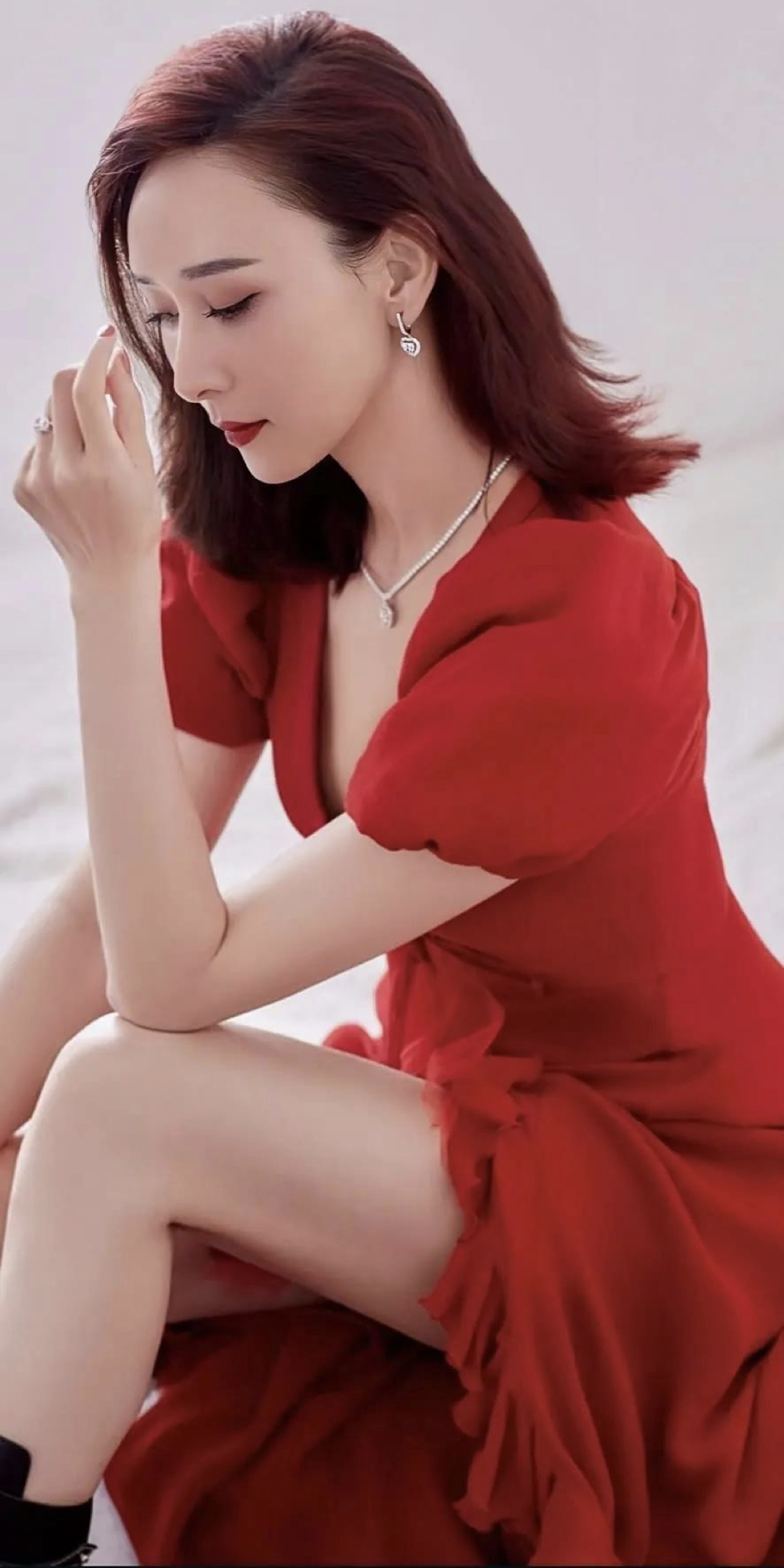 Jing Hu - the beauty of intellectual style - iNEWS