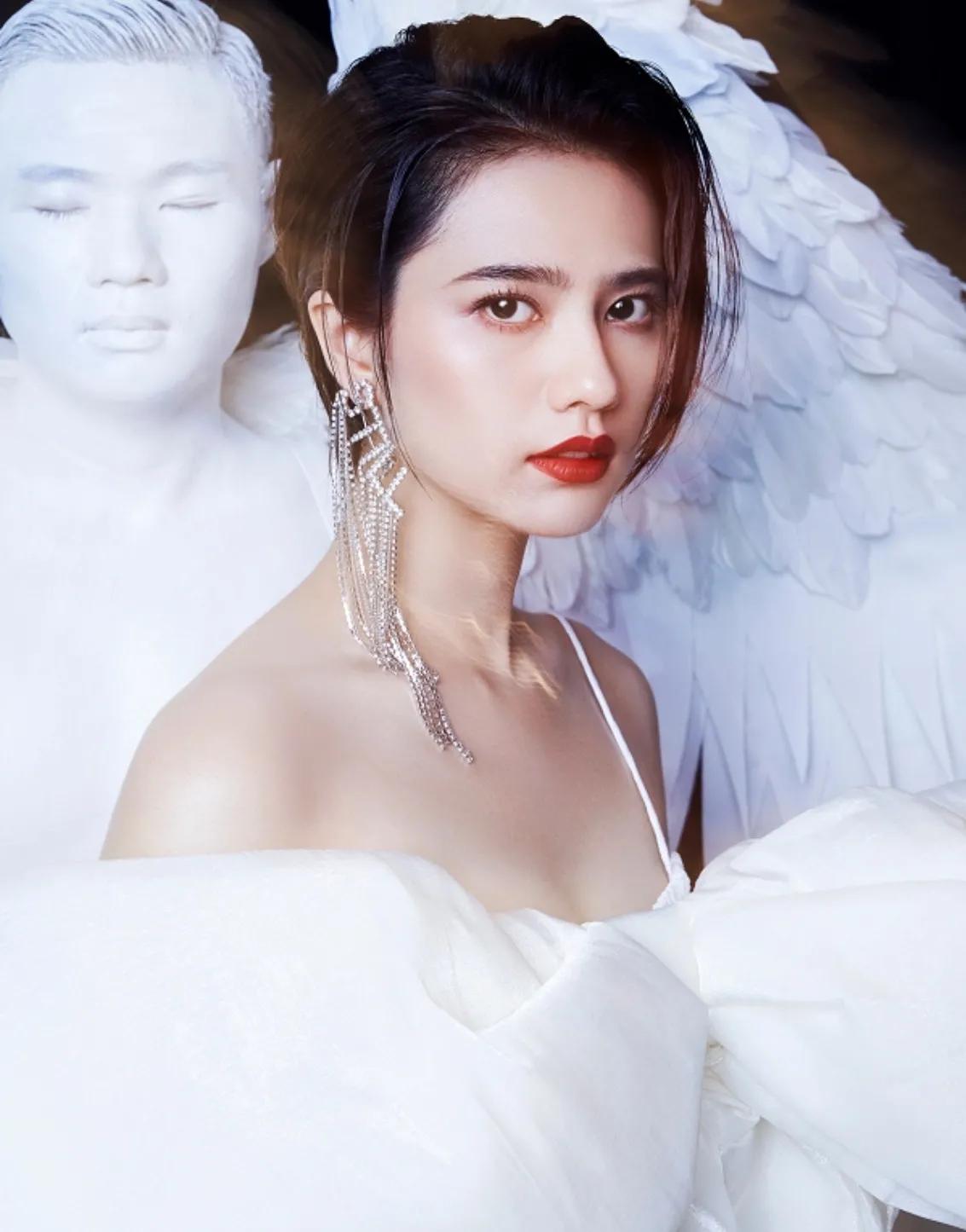 Jiang Peiyao - a pure goddess with outstanding professional ability ...