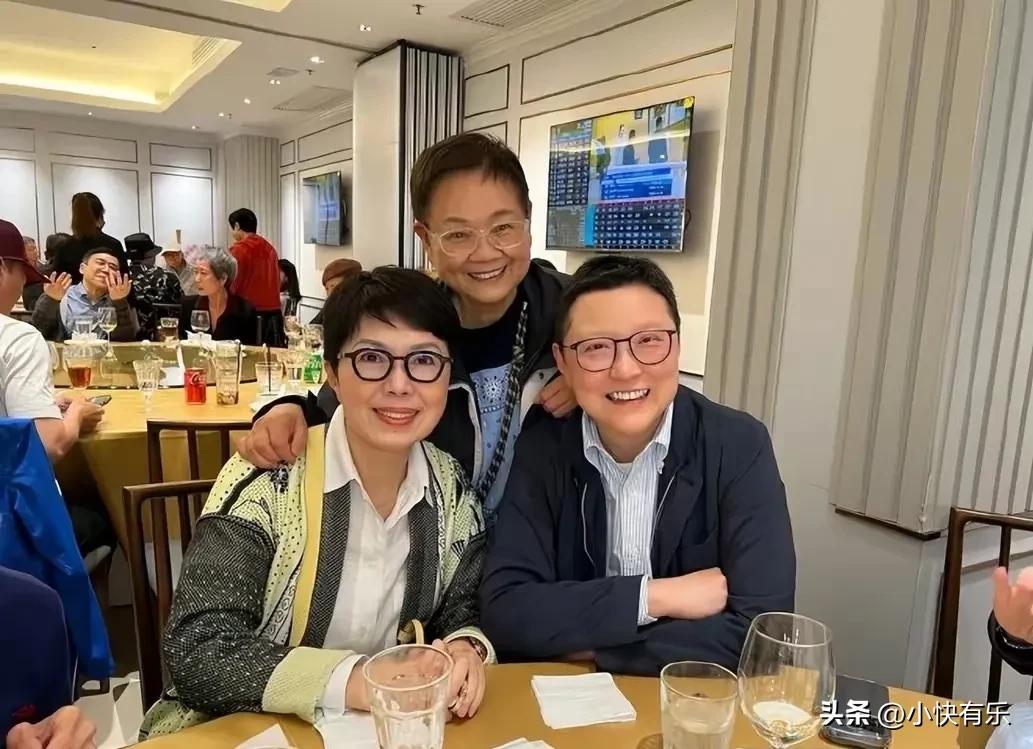 Guan Juying and her same-sex couple are in the same frame again! Loving ...