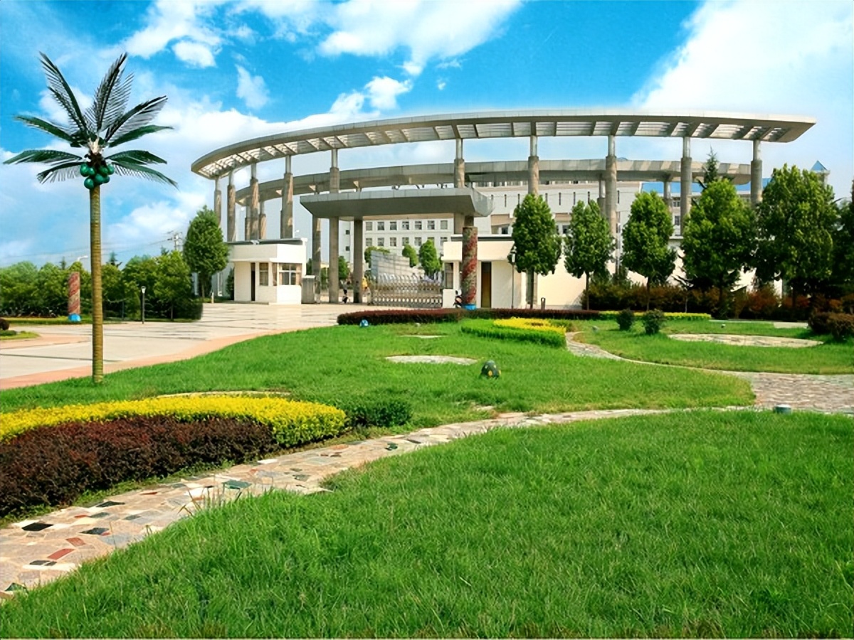 This university in Hubei has successfully "turned over" after changing its name. Netizens sighed ...