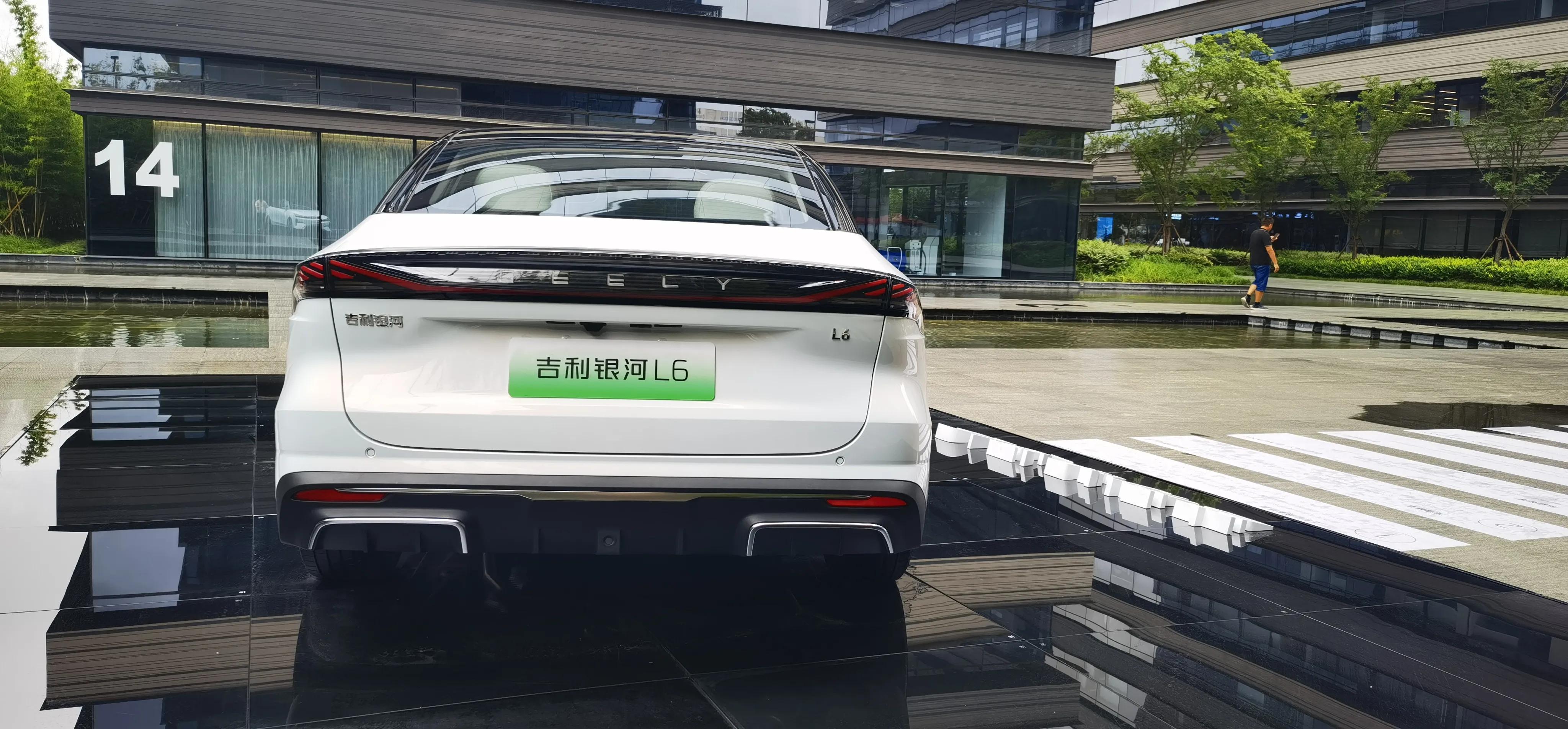 The design is careful and thoughtful, and the Galaxy L6 is pre-ordered ...