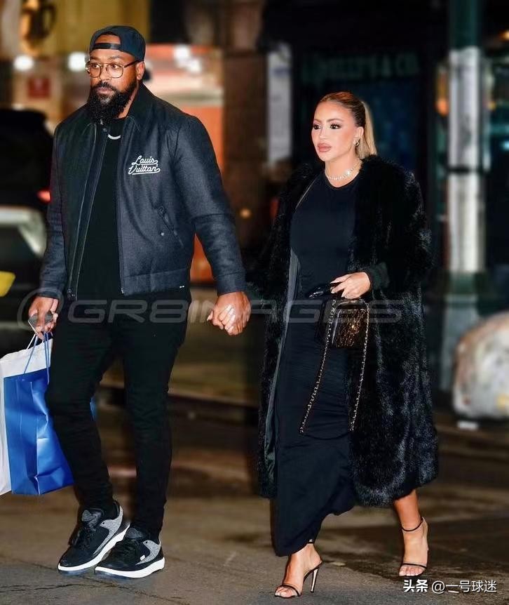 The 49-year-old Pippen's ex-wife, who is hot, lives with Jordan's son ...