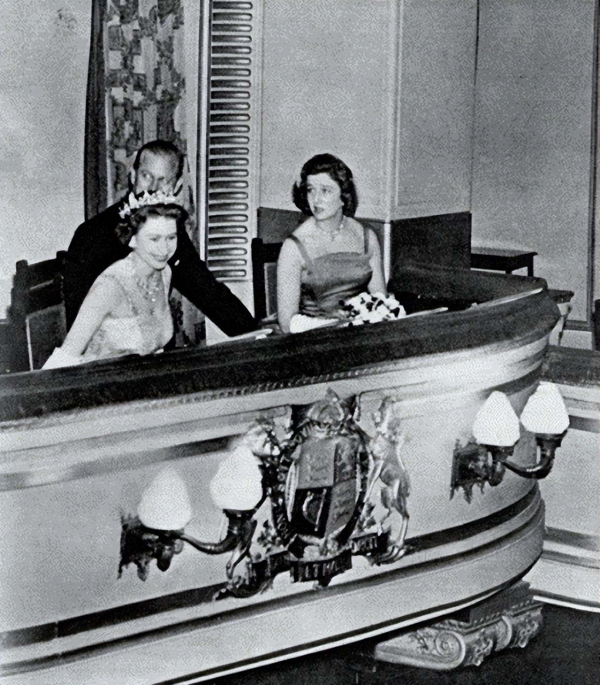 Princess Marina is so capricious. In order to get married, she did not ...